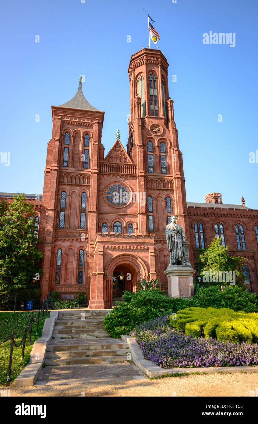 The smithsonian castle hi-res stock photography and images - Alamy