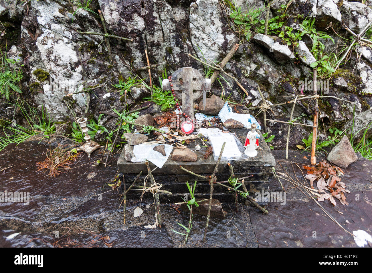 Doon well mass rock hi-res stock photography and images - Alamy