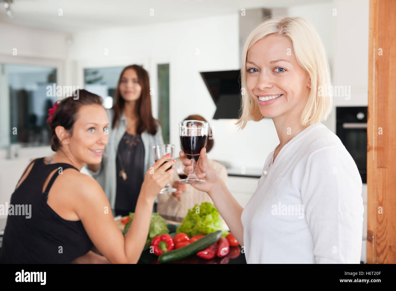 woman talk speaking speaks spoken speak talking chat nattering humans ...