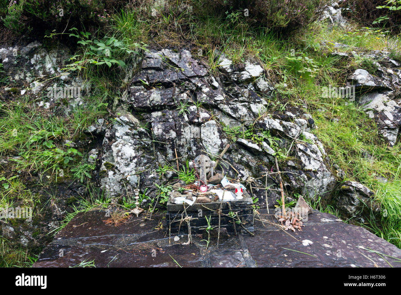 Doon well mass rock hi-res stock photography and images - Alamy