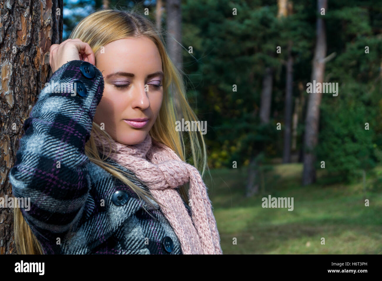 Smiling blonde girl. Portrait of happy cheerful beautiful young woman ...