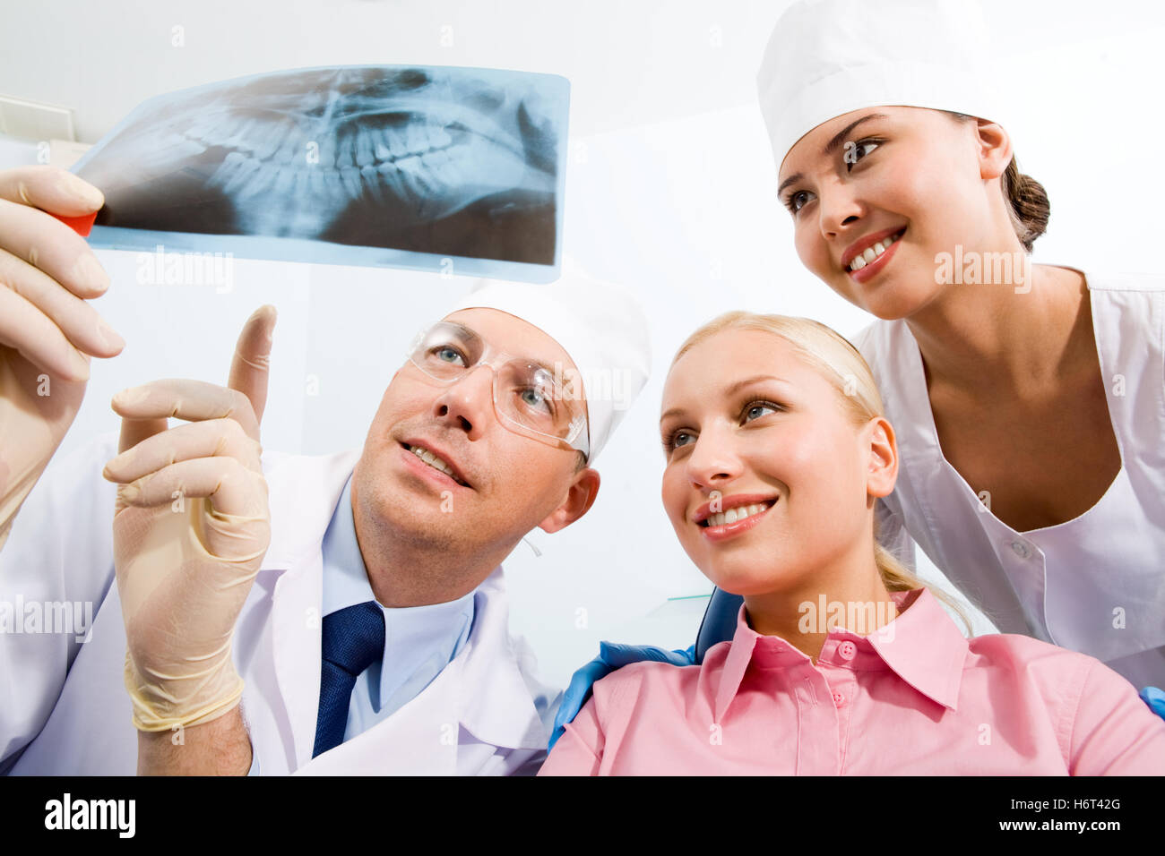 doctor physician medic medical practicioner woman blue humans human ...