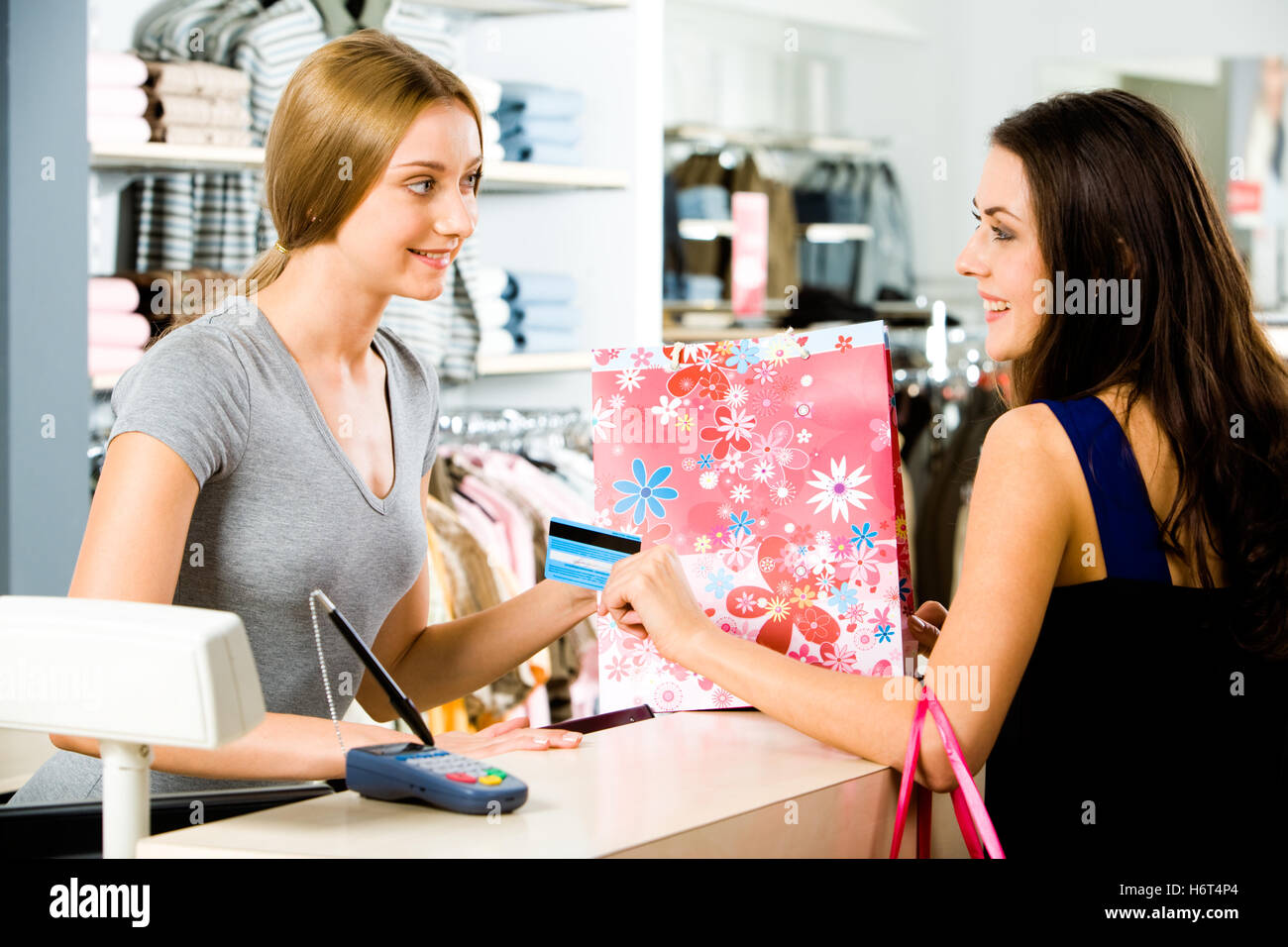 woman talk speaking speaks spoken speak talking chat nattering humans ...