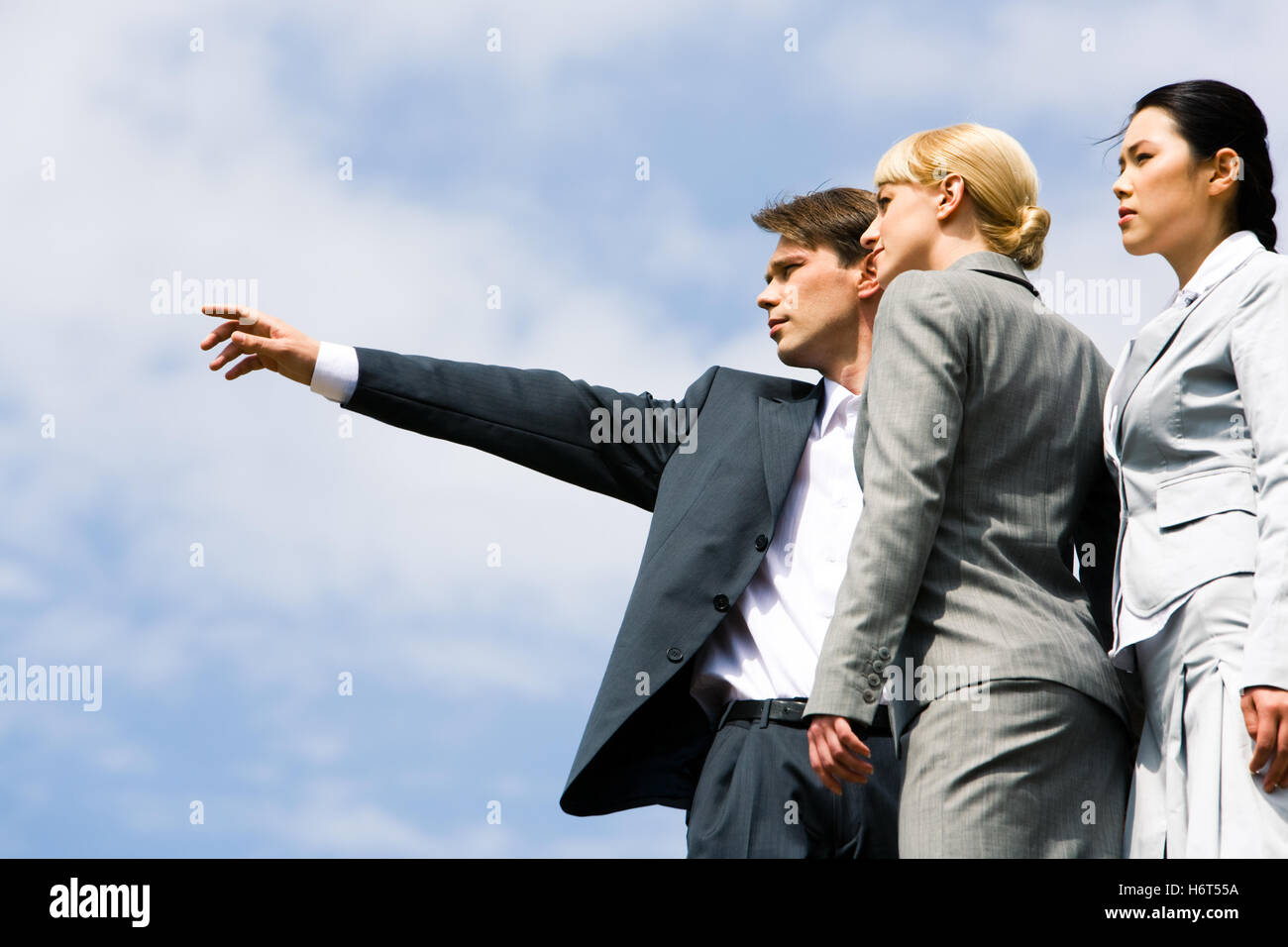 woman talk speaking speaks spoken speak talking chat nattering profile ...