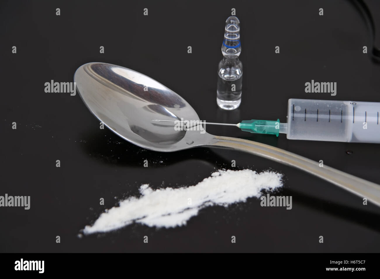 Narcotics use tools. Drugs use Stock Photo - Alamy