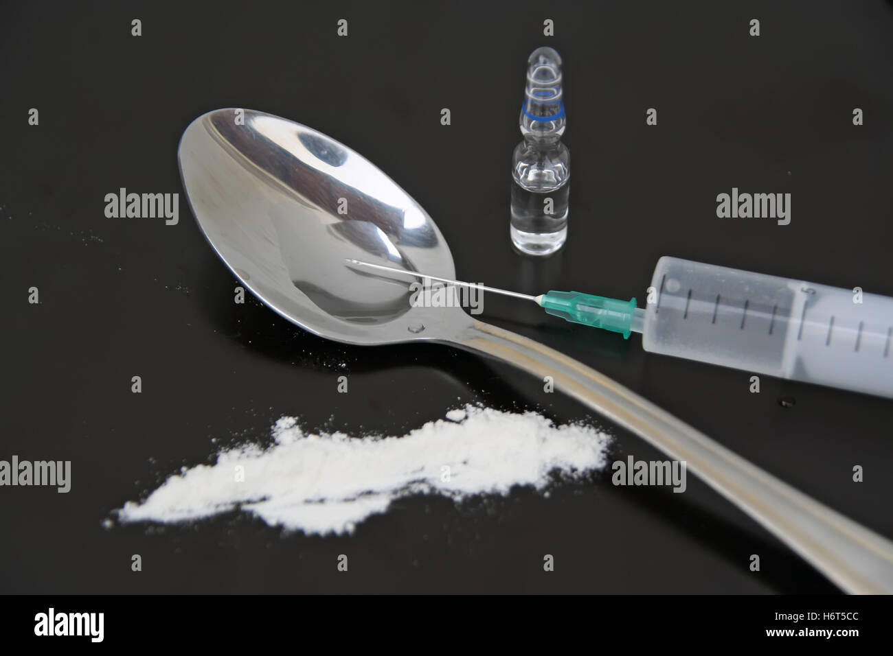 Narcotics use tools. Drugs use Stock Photo - Alamy