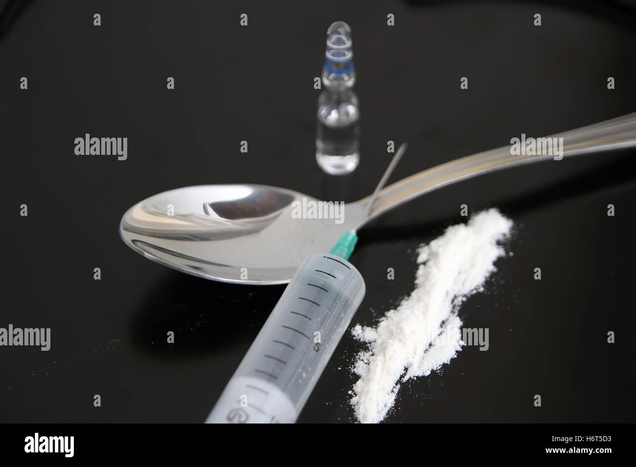 Narcotics use tools. Drugs use Stock Photo - Alamy