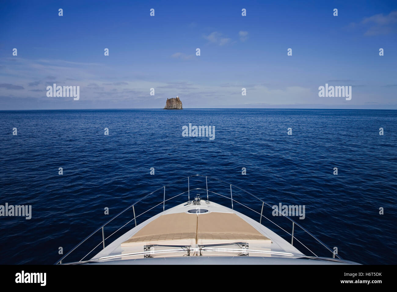 Private ship hi-res stock photography and images - Alamy