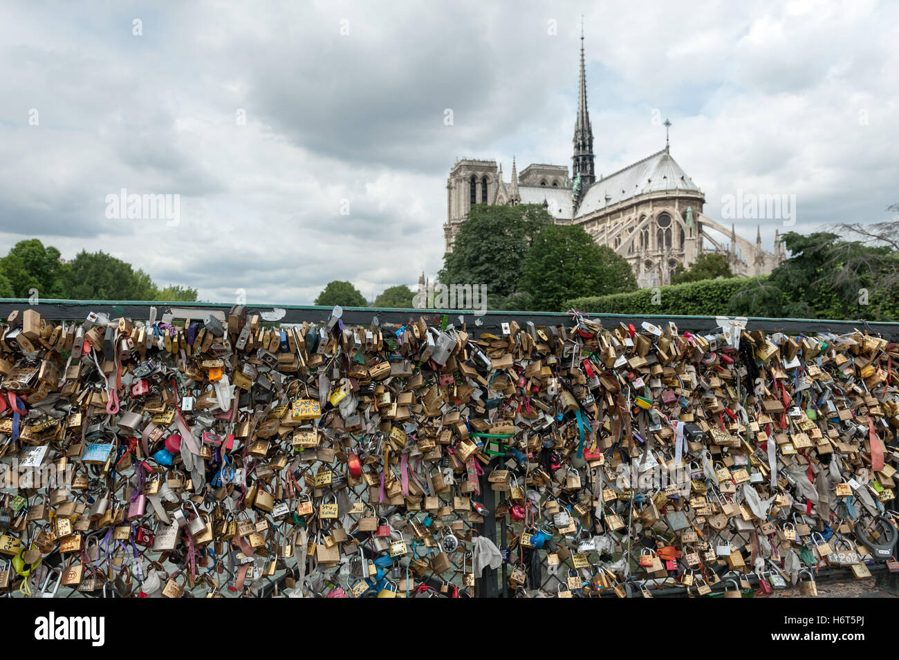 Notre lady bridge hi-res stock photography and images - Alamy