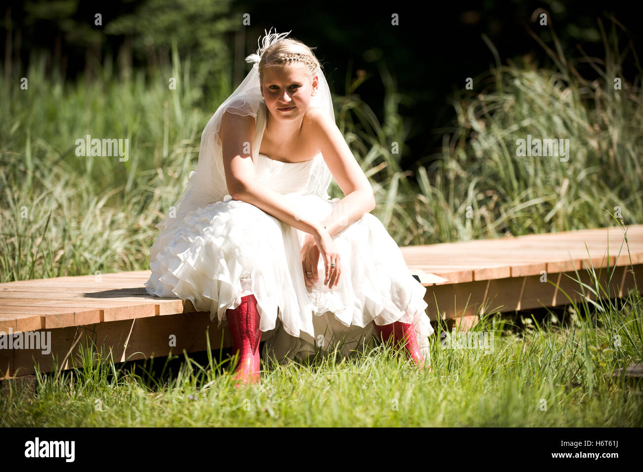Dirty bride hi-res stock photography and images - Alamy