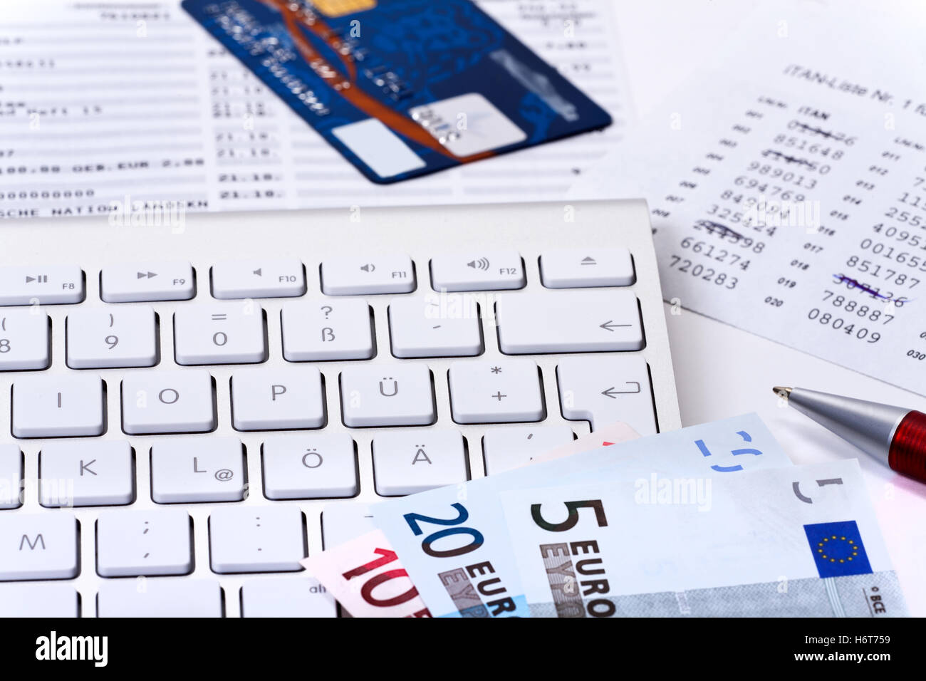 Bank transfer hi-res stock photography and images - Alamy