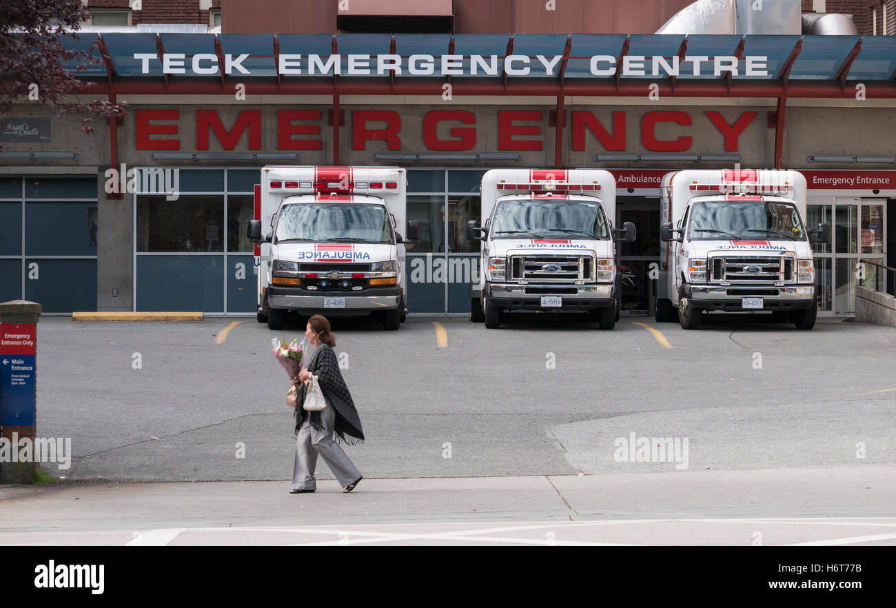 Ambulances er emergency department entrance hi-res stock photography ...