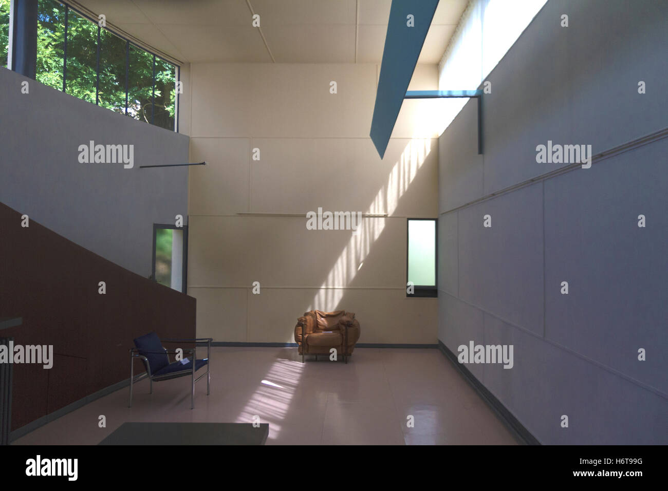 Maison La Roche was designed by Le Corbusier and Pierre Jeanneret in ...
