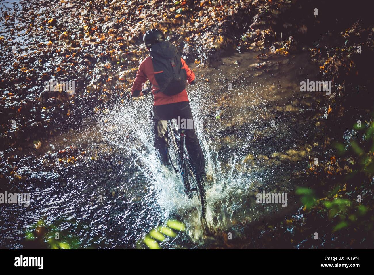 Splash mountain water ride hi-res stock photography and images - Alamy
