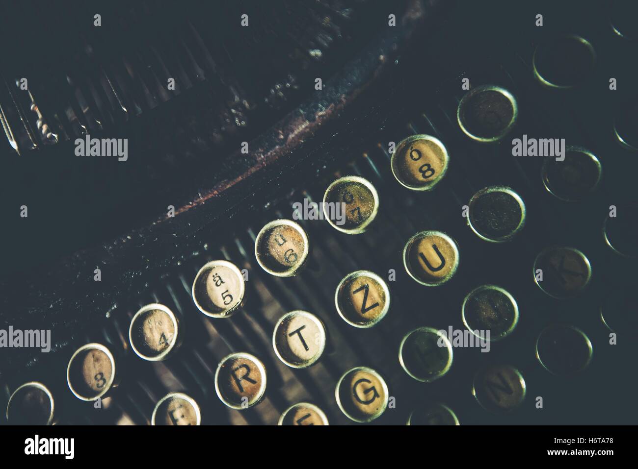 Old Rusty Typewriter Closeup Photo. Vintage Typewriting Stock Photo - Alamy