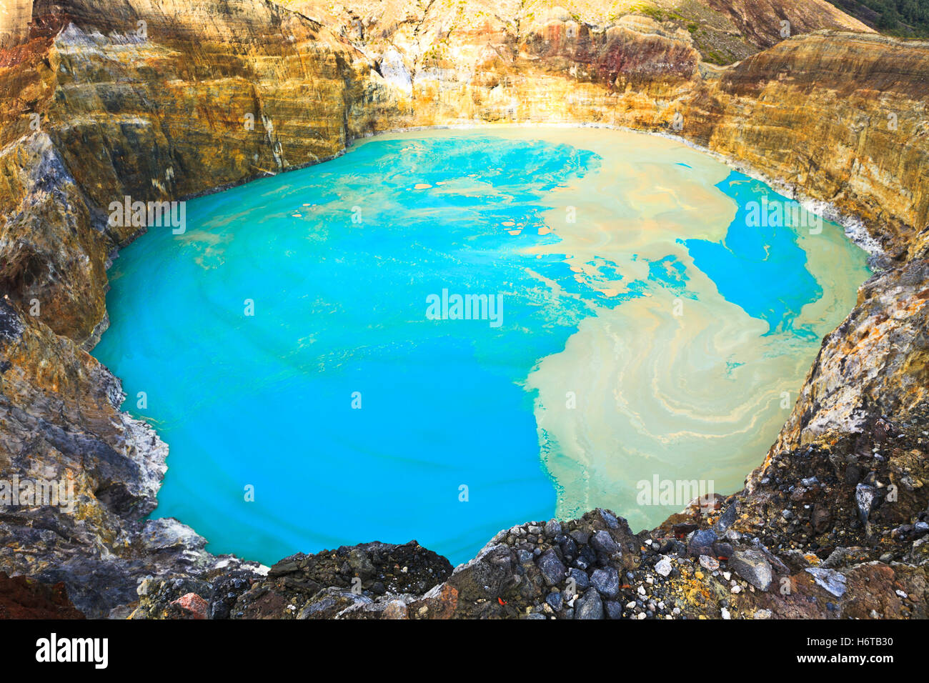 Kelimutu lakes hi-res stock photography and images - Alamy
