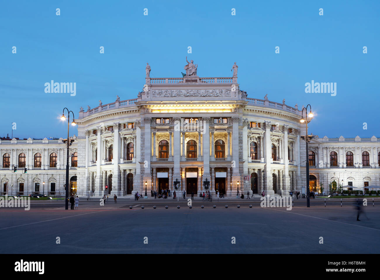 Ringstrasse buildings hi-res stock photography and images - Alamy