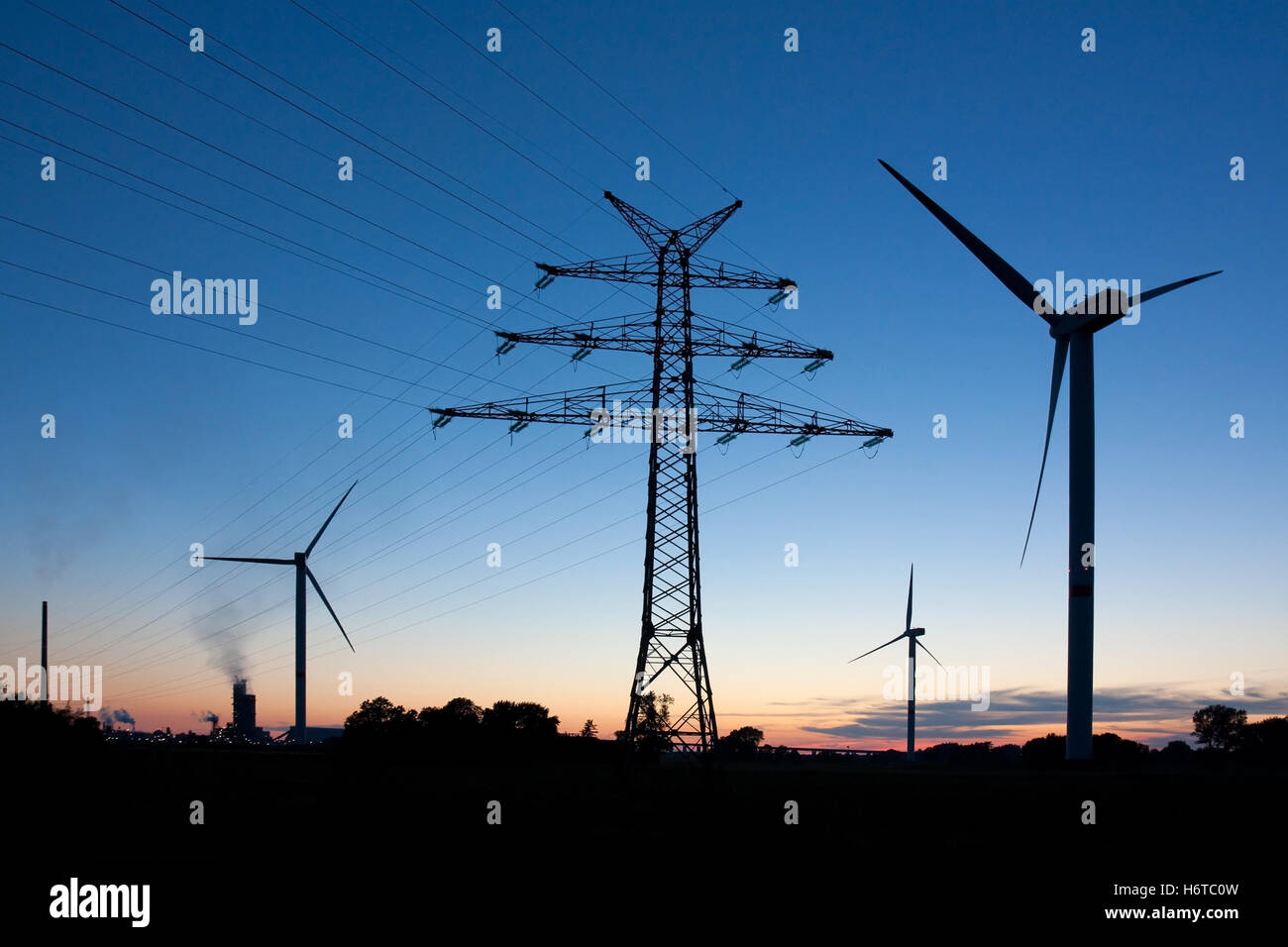 Open wire pole hi-res stock photography and images - Alamy