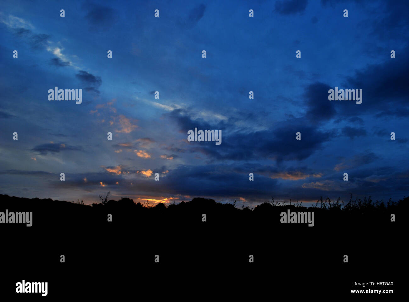 Blue skies sunset hi-res stock photography and images - Alamy