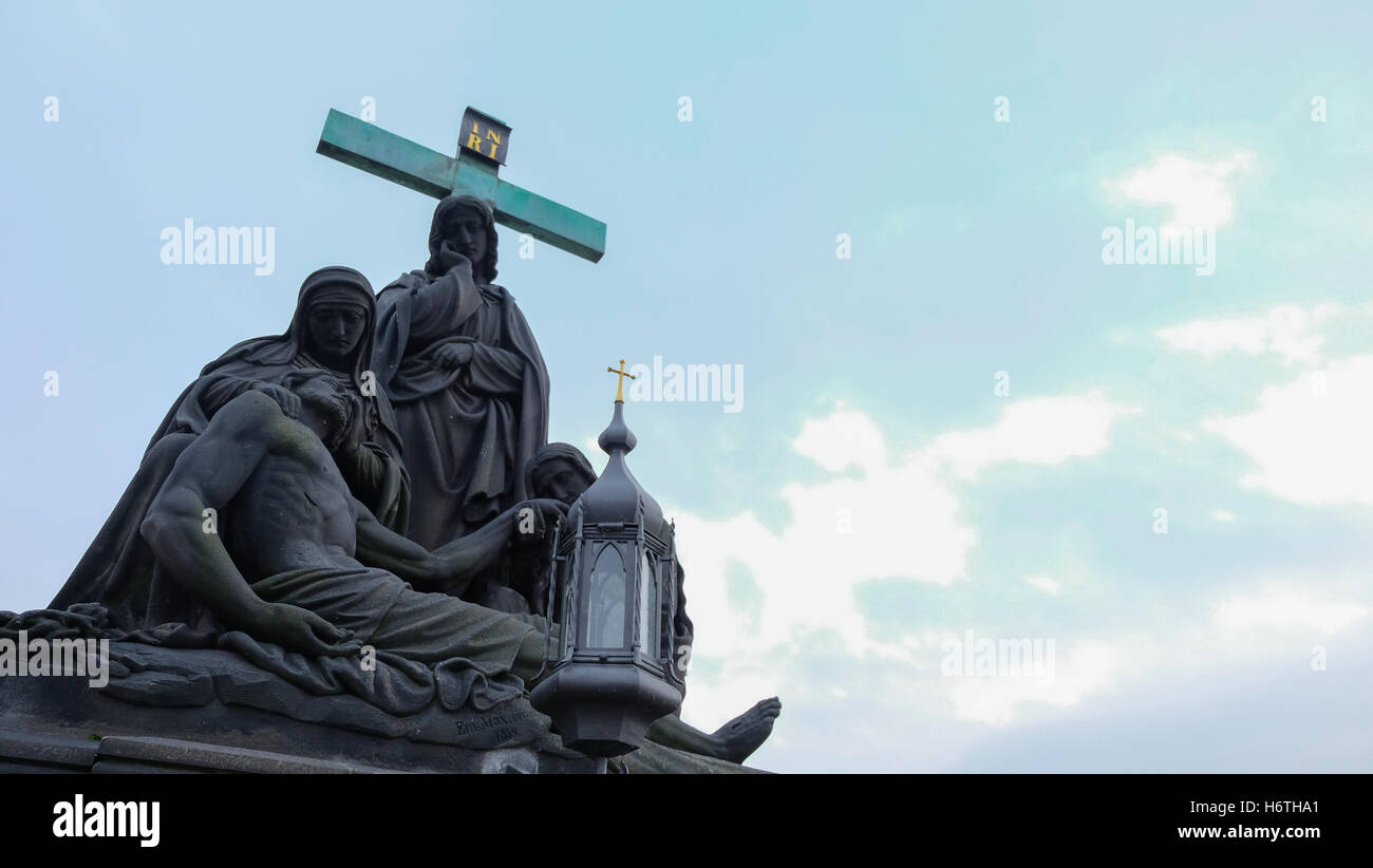 Pieta mary jesus statue cross hi-res stock photography and images - Alamy