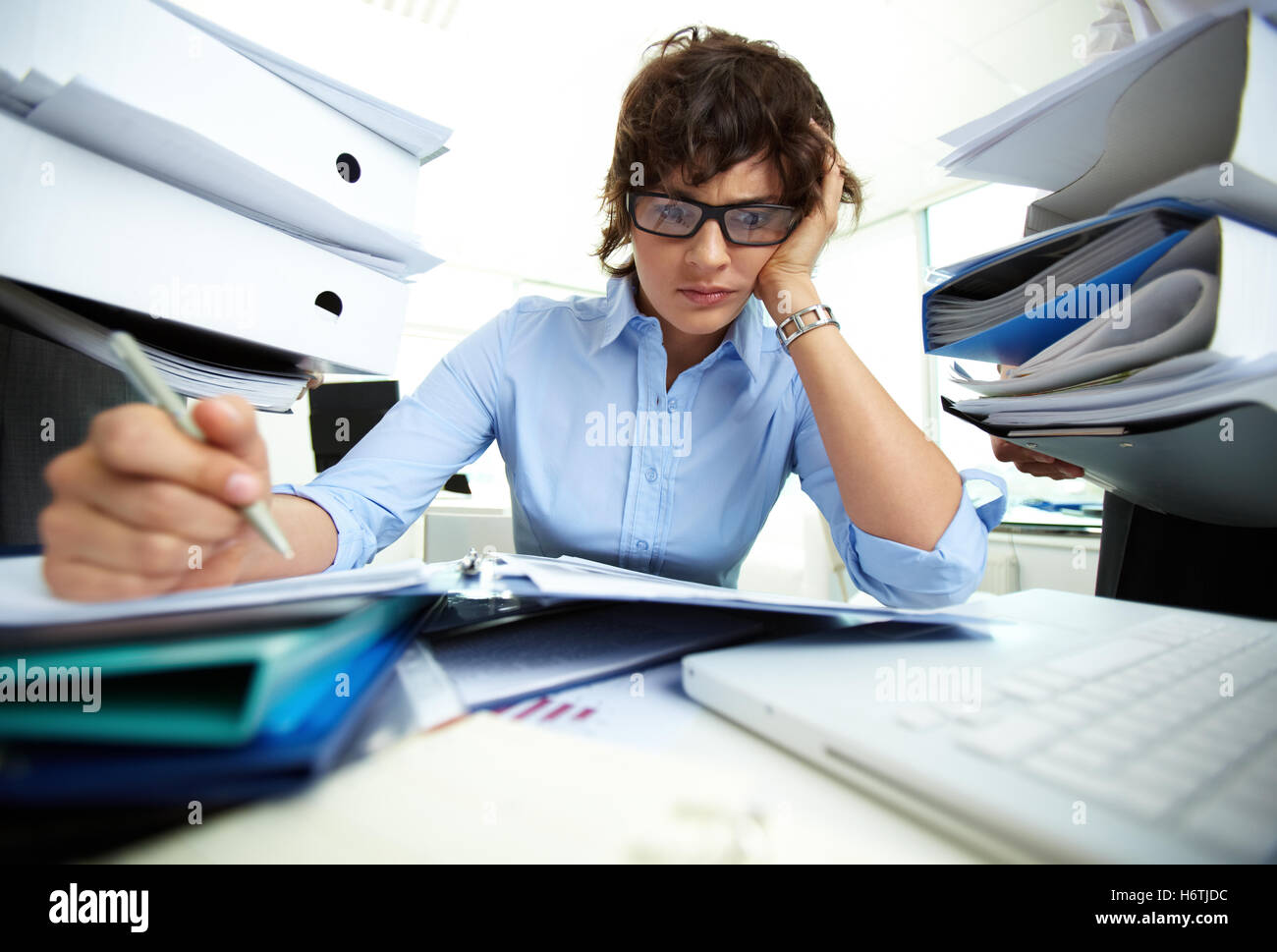 Embarrassed office workers hi-res stock photography and images - Alamy