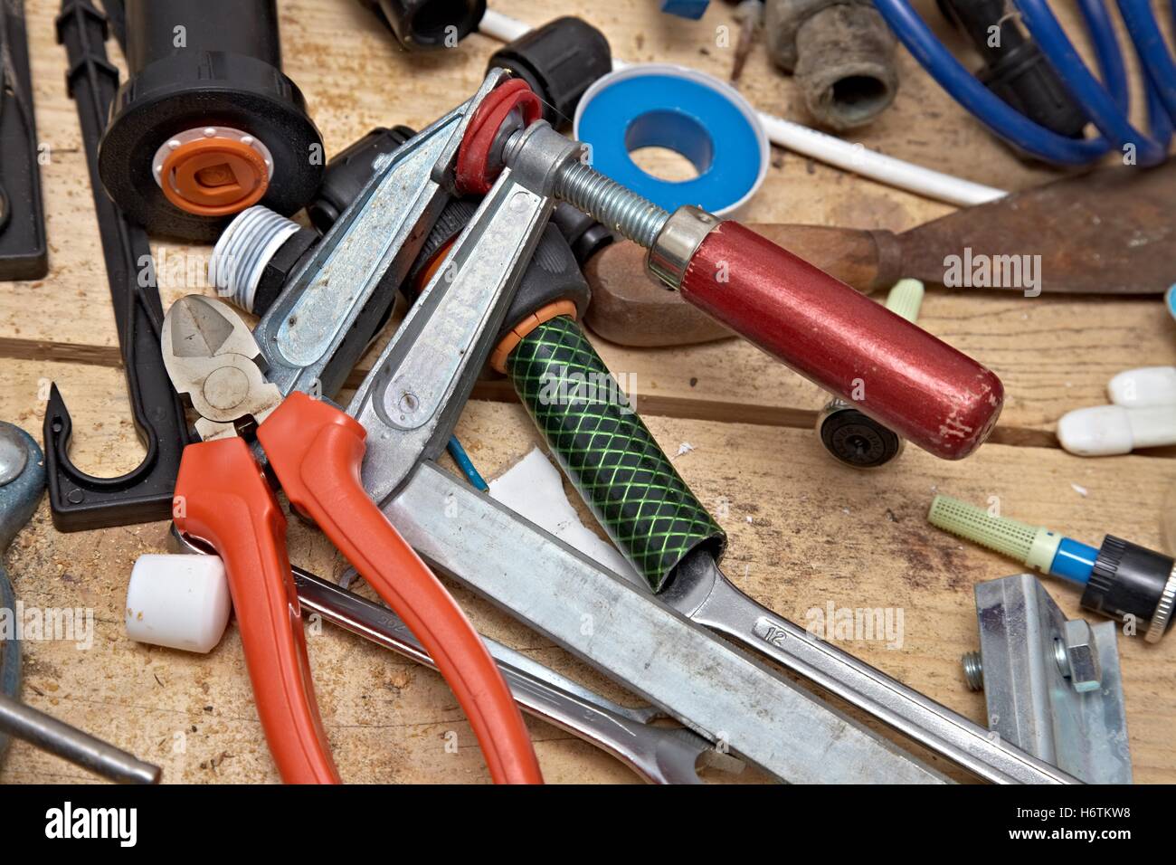 tools objects workshop small tiny little short screws garage pivots ...