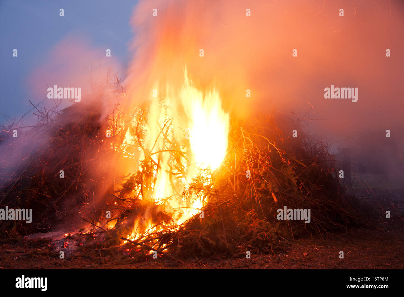 Death by fire hi-res stock photography and images - Alamy