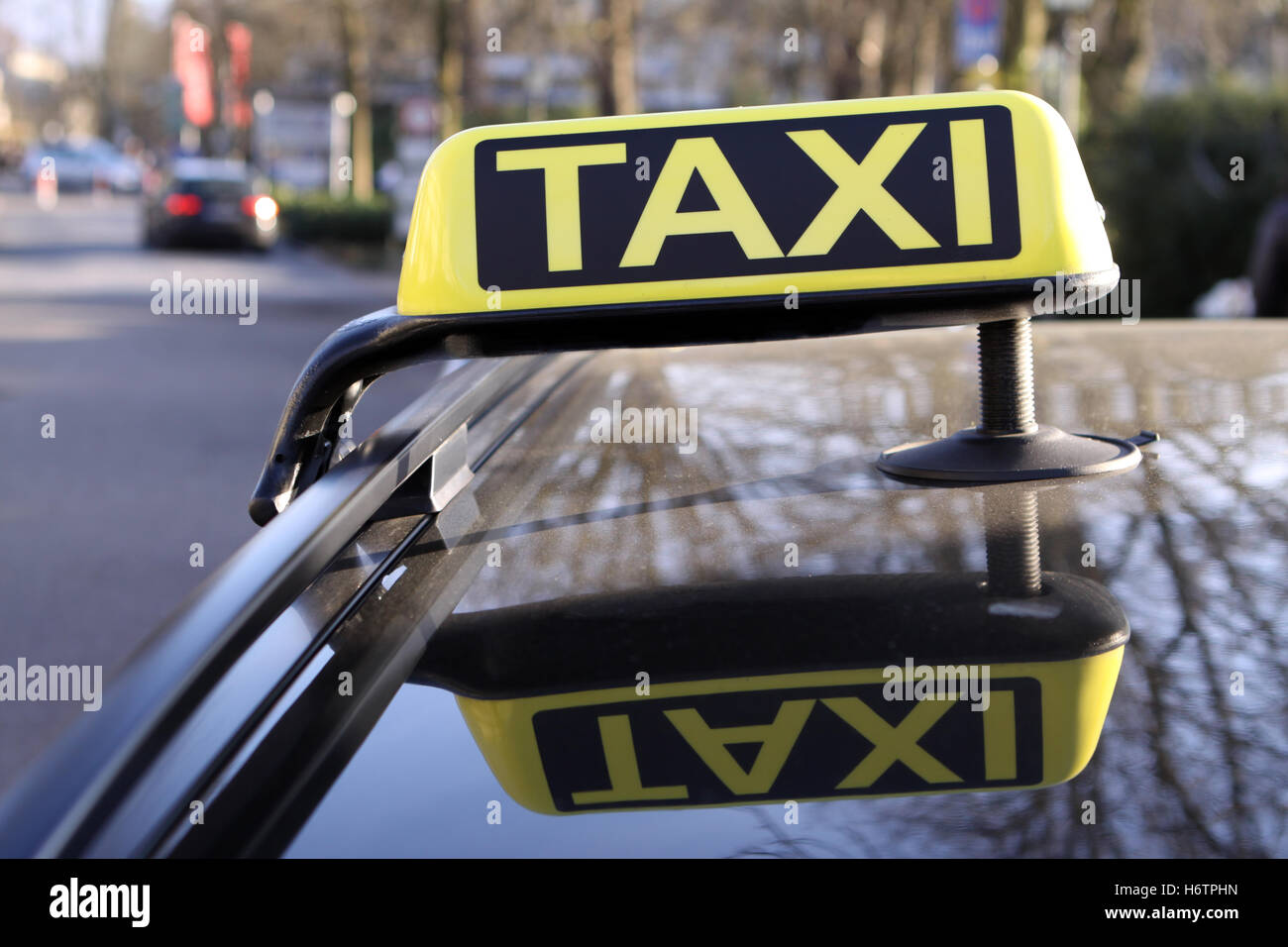 Taxi waiting area hi-res stock photography and images - Alamy