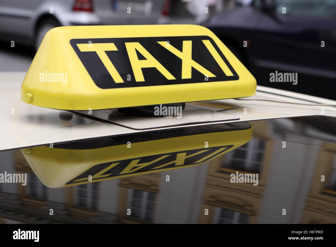 Car vehicle traffic signal hi-res stock photography and images - Alamy