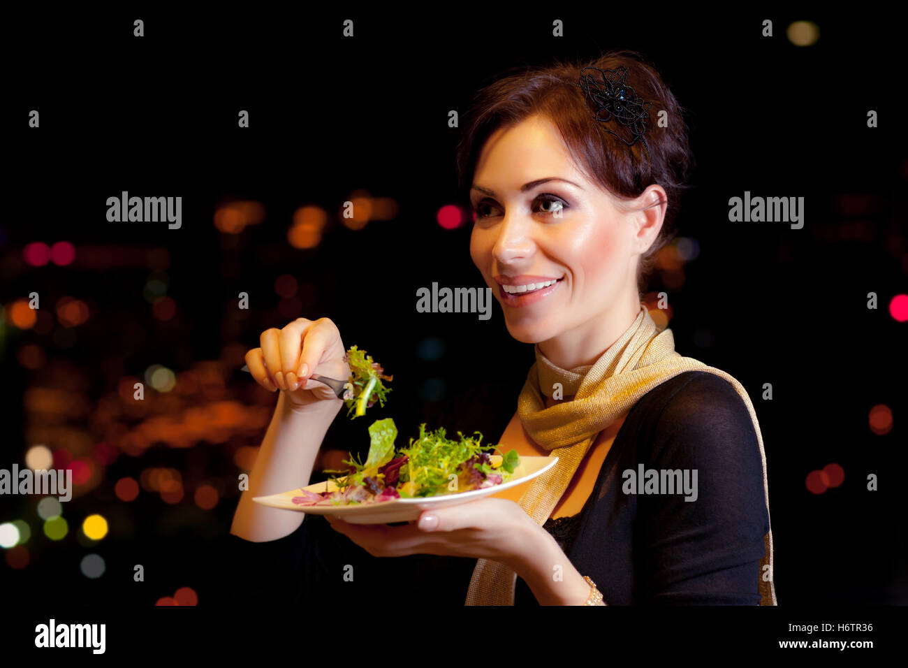 Women eat eating dine dining hi-res stock photography and images - Alamy