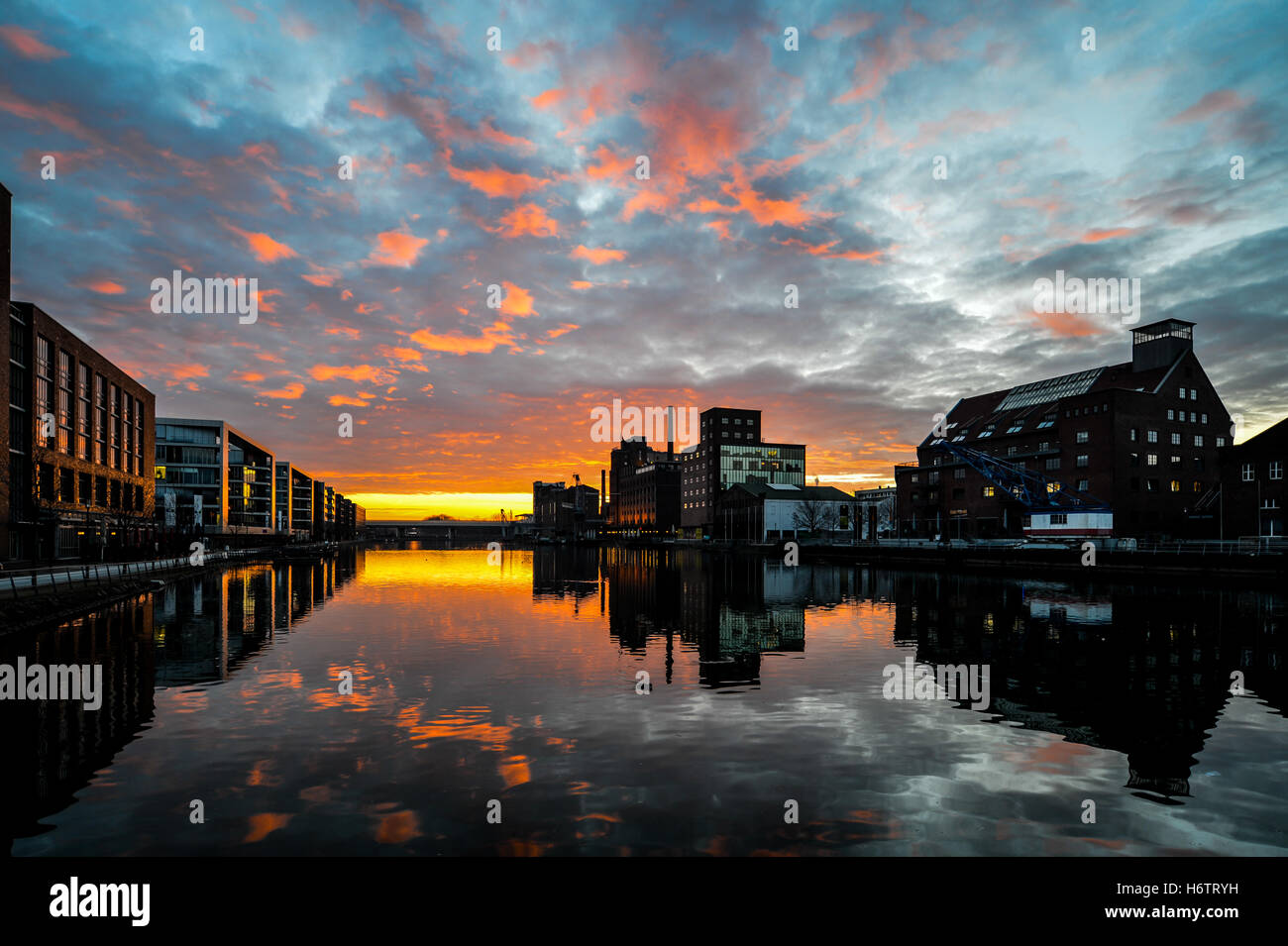 Developing cities hi-res stock photography and images - Alamy