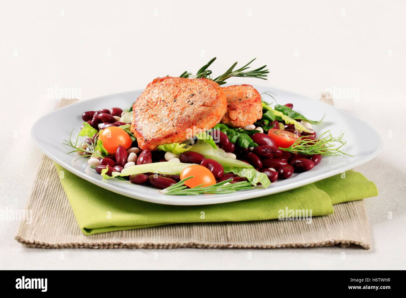 Pulse dish hi-res stock photography and images - Alamy