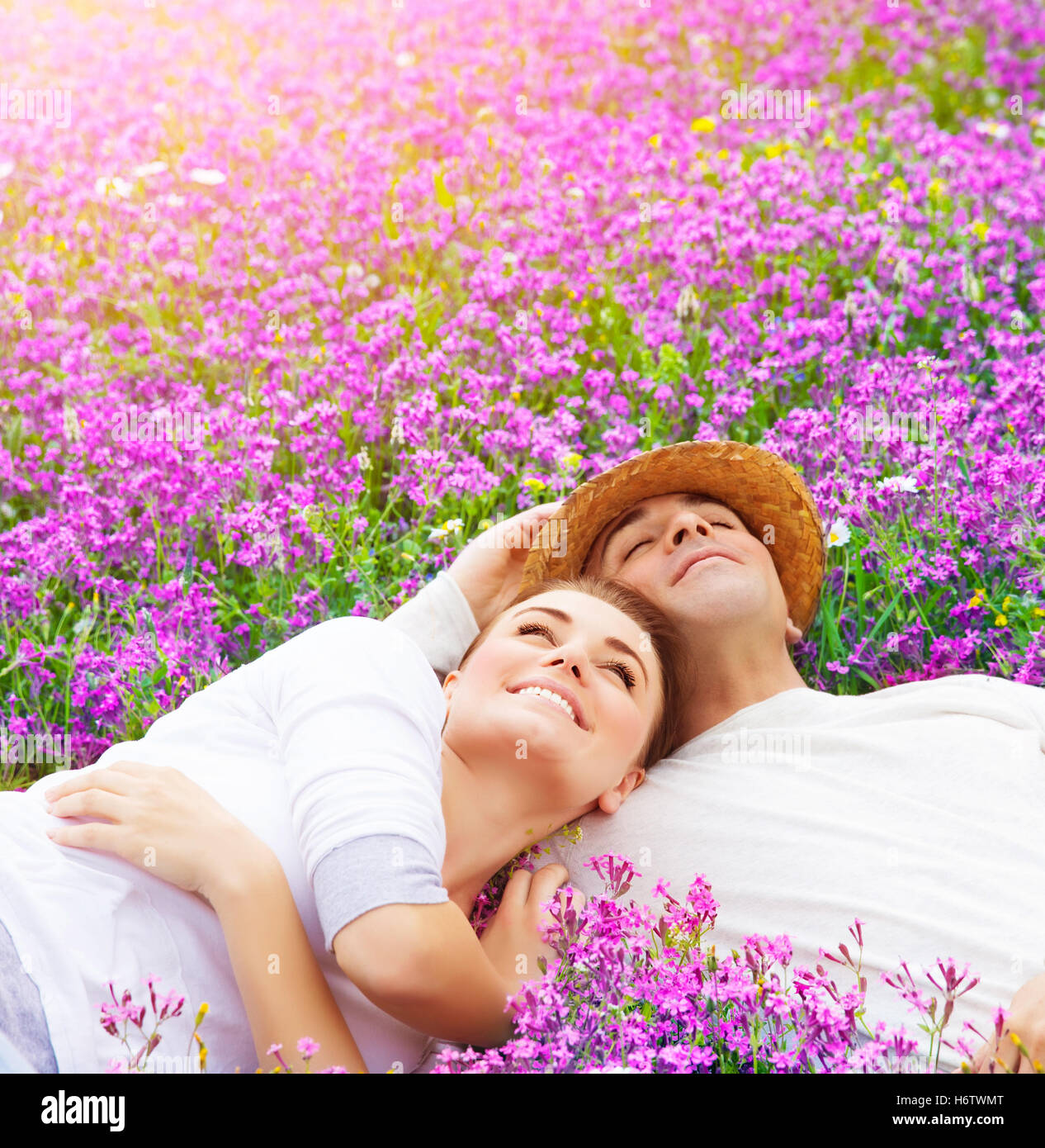 Outdoor couples hi-res stock photography and images - Alamy