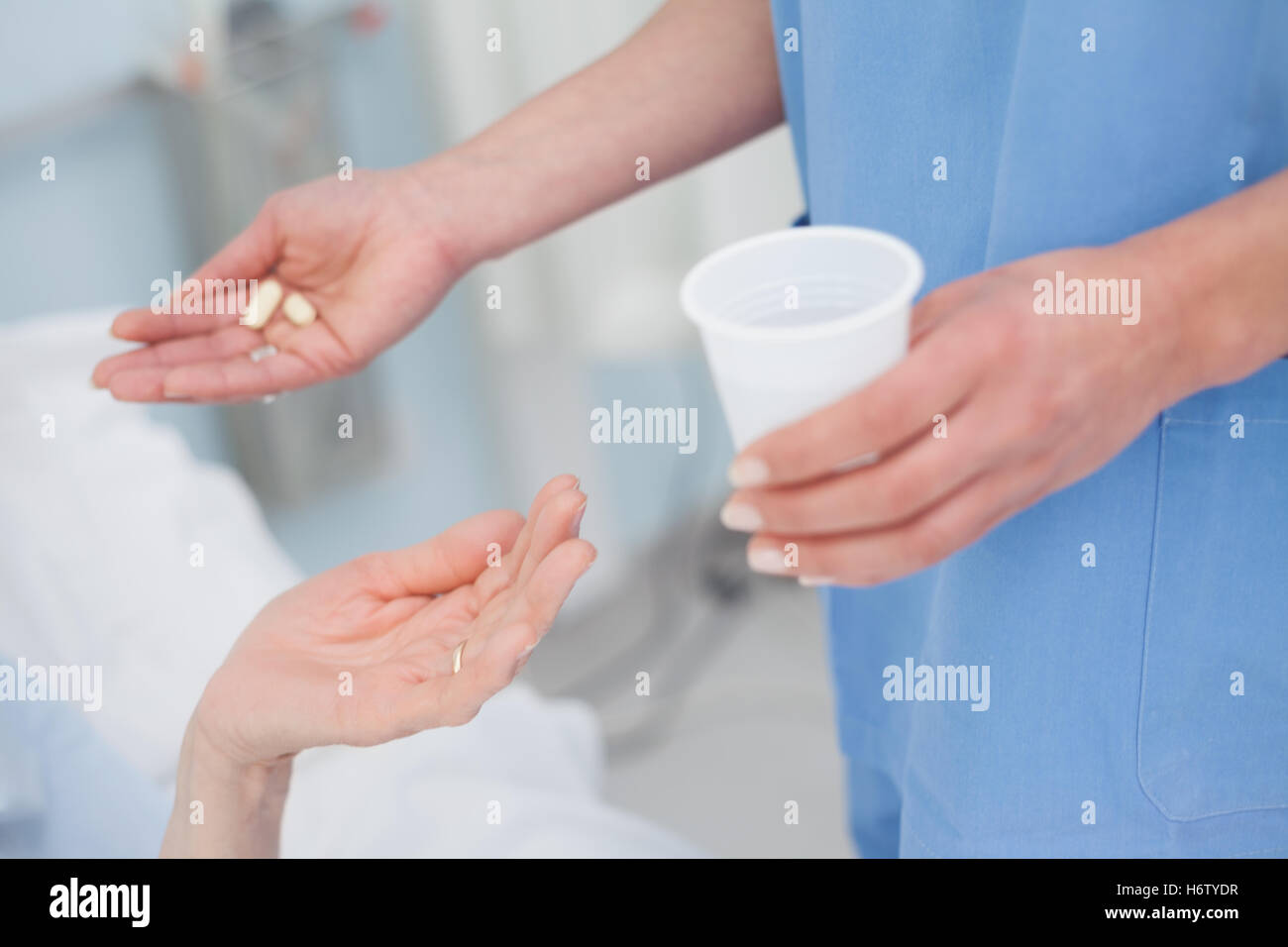 Nurse giving drugs to a patient in hospital ward Stock Photo - Alamy