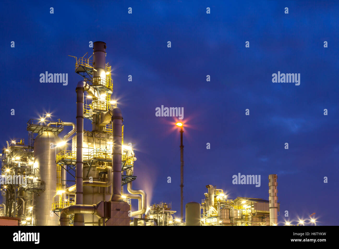 refinery at night Stock Photo - Alamy