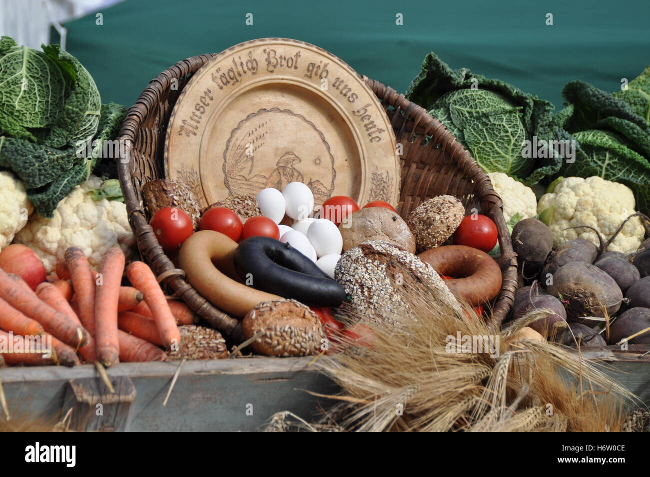 European eggs hi-res stock photography and images - Alamy