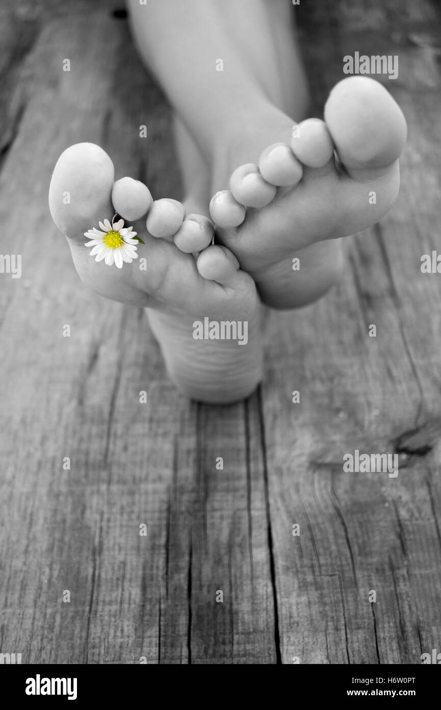 Feet flower toes woman hi-res stock photography and images - Alamy