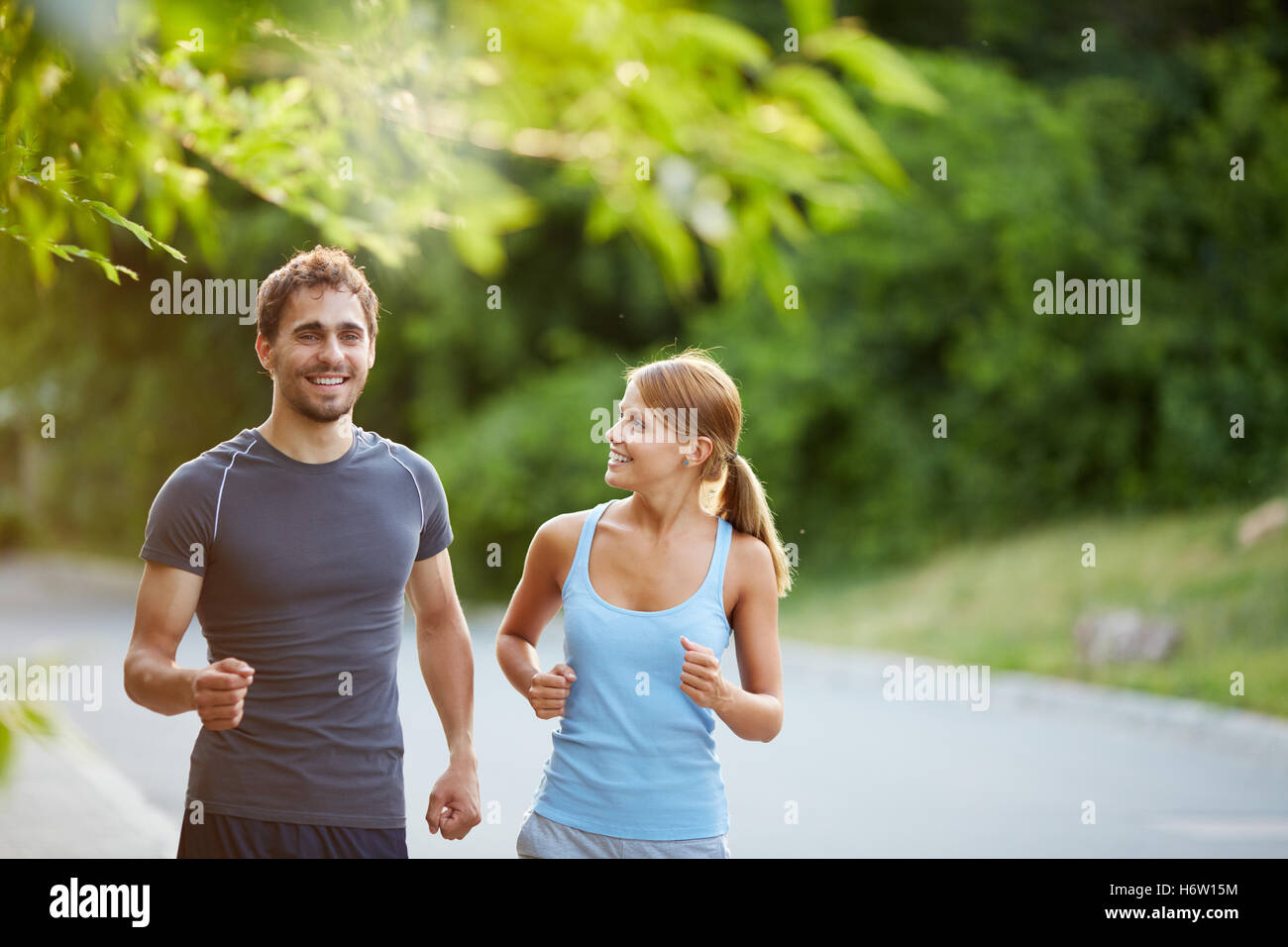 guy woman talk speaking speaks spoken speak talking chat nattering ...