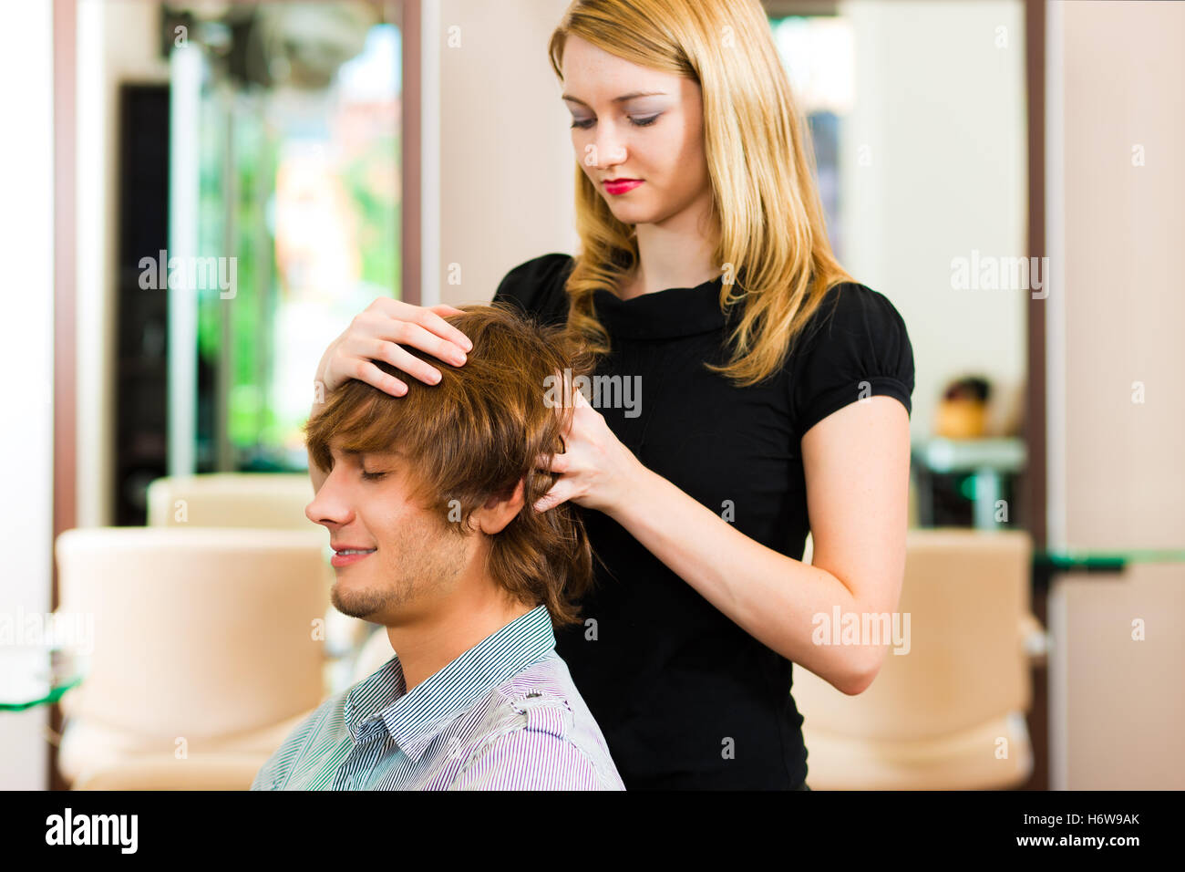 Scissors scissor lounge hi-res stock photography and images - Alamy