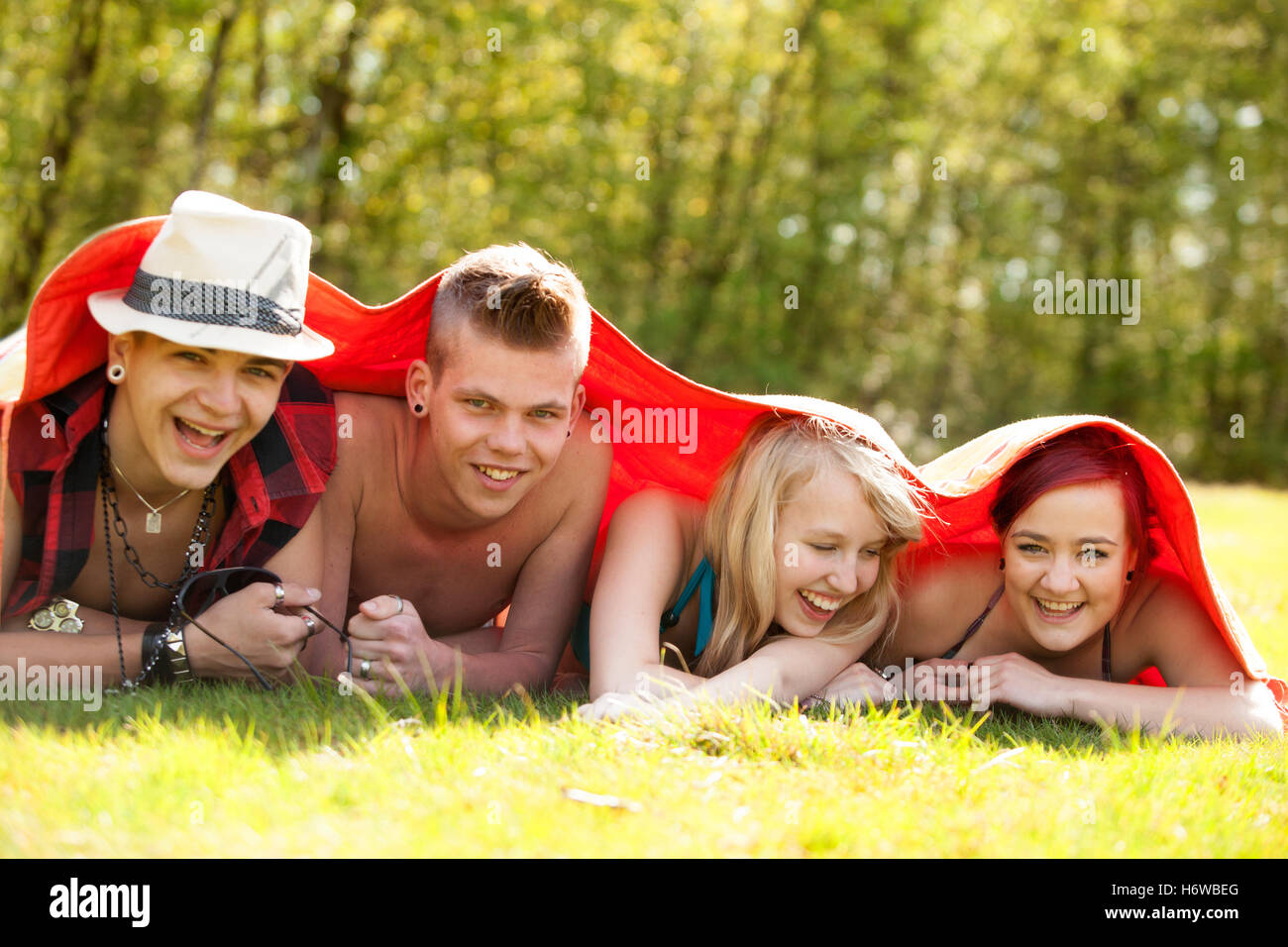 Girls groups hi-res stock photography and images - Alamy