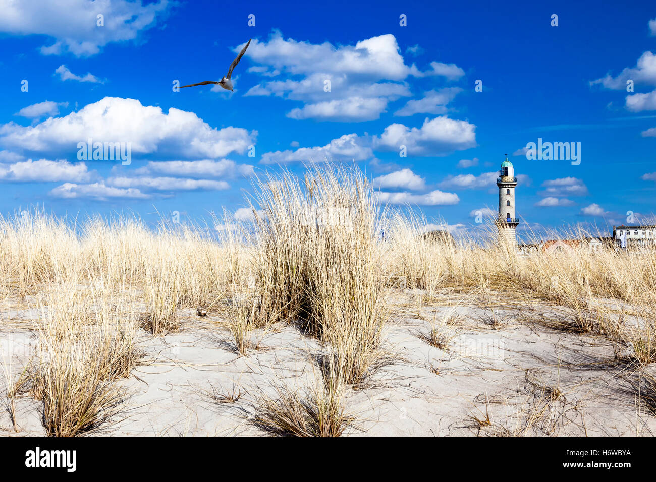 Statues by the sea hi-res stock photography and images - Alamy