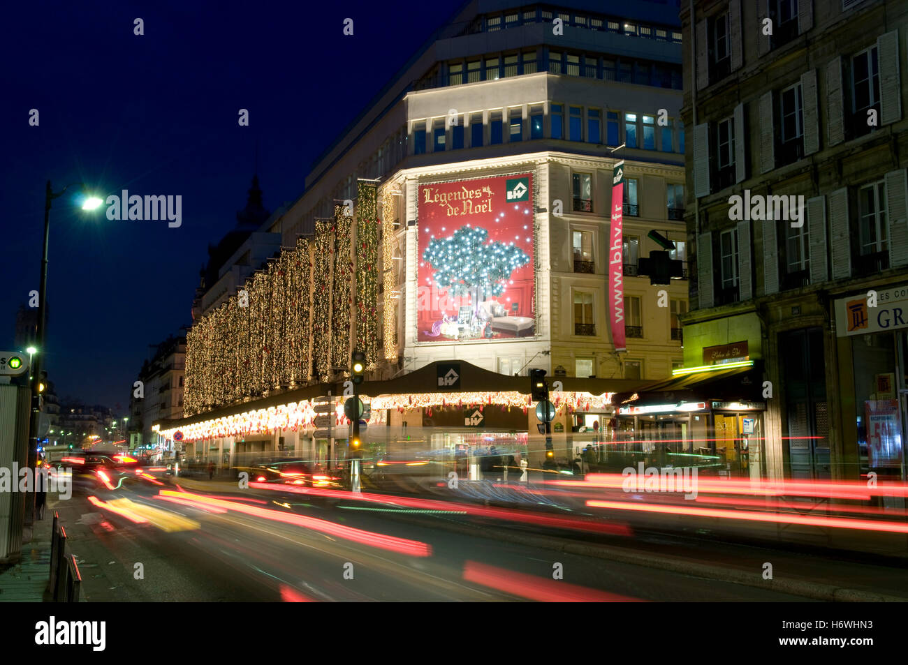 Night time major department store hi-res stock photography and images ...