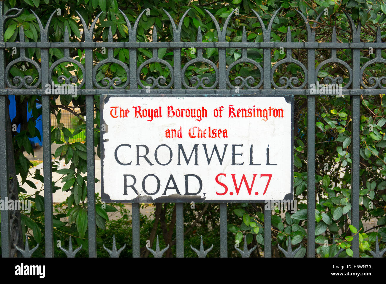 Beautiful London Street sign - Cromwell Road Stock Photo - Alamy