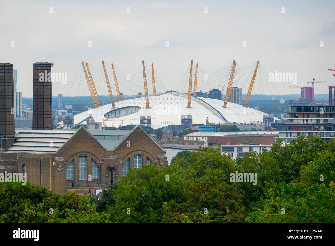 Buildings and landmarks the o2 arena london hi-res stock photography ...