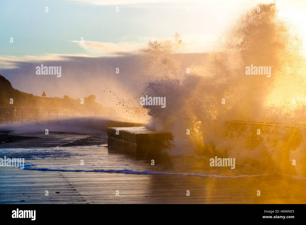 Big waves crushing on shore hi-res stock photography and images - Alamy