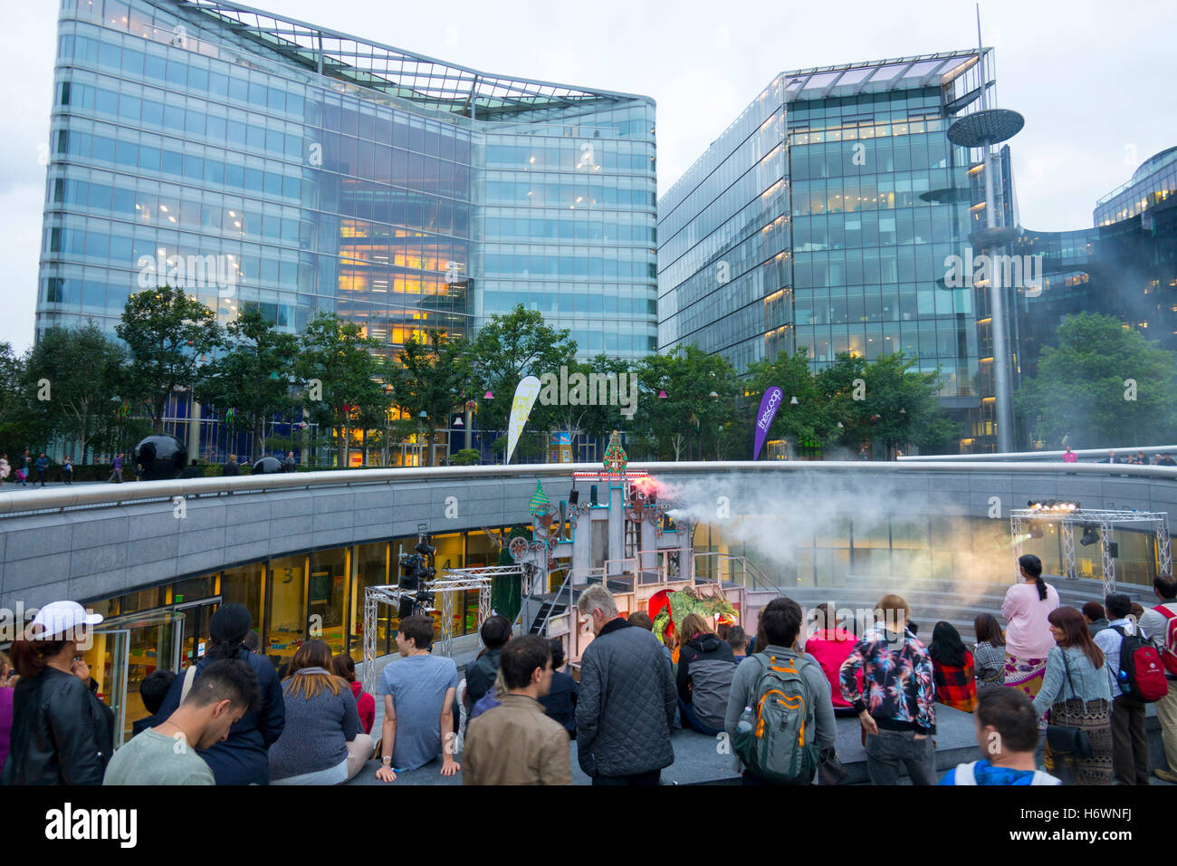 The Scoop Theatre High Resolution Stock Photography and Images - Alamy