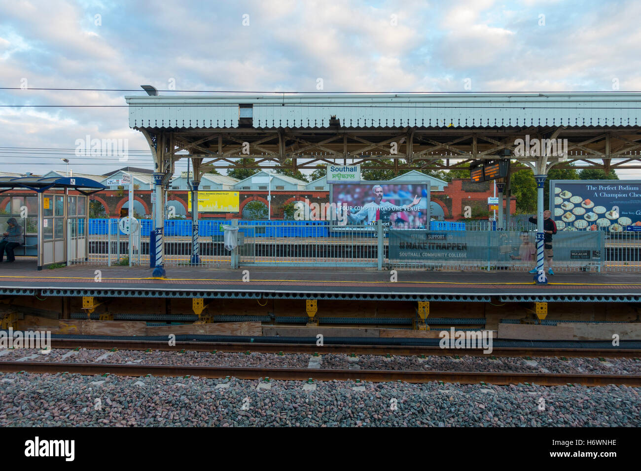 Southall station hi-res stock photography and images - Alamy