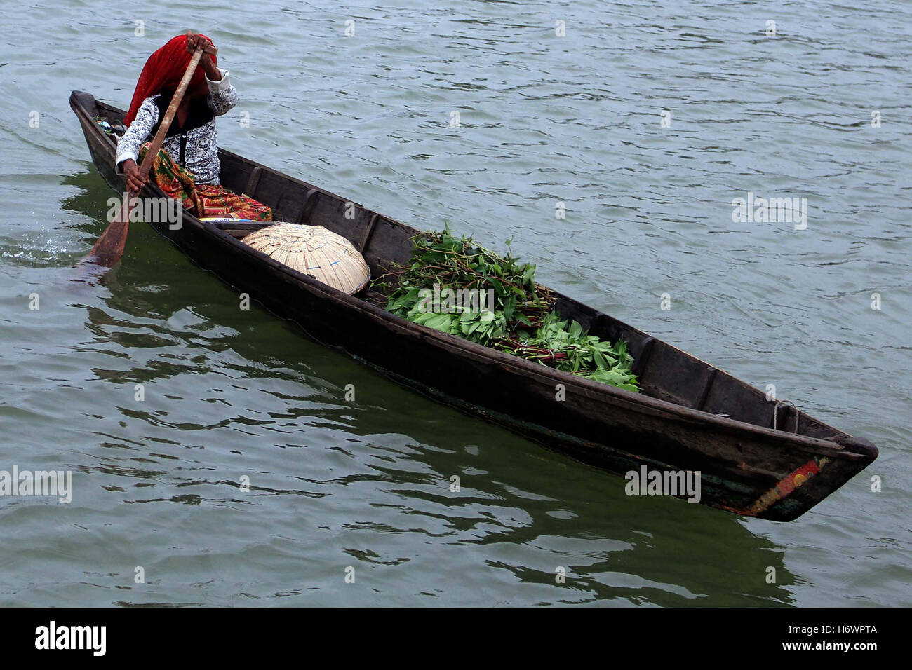 The Grocers using traditional boats to sell vegetables, fruits and ...