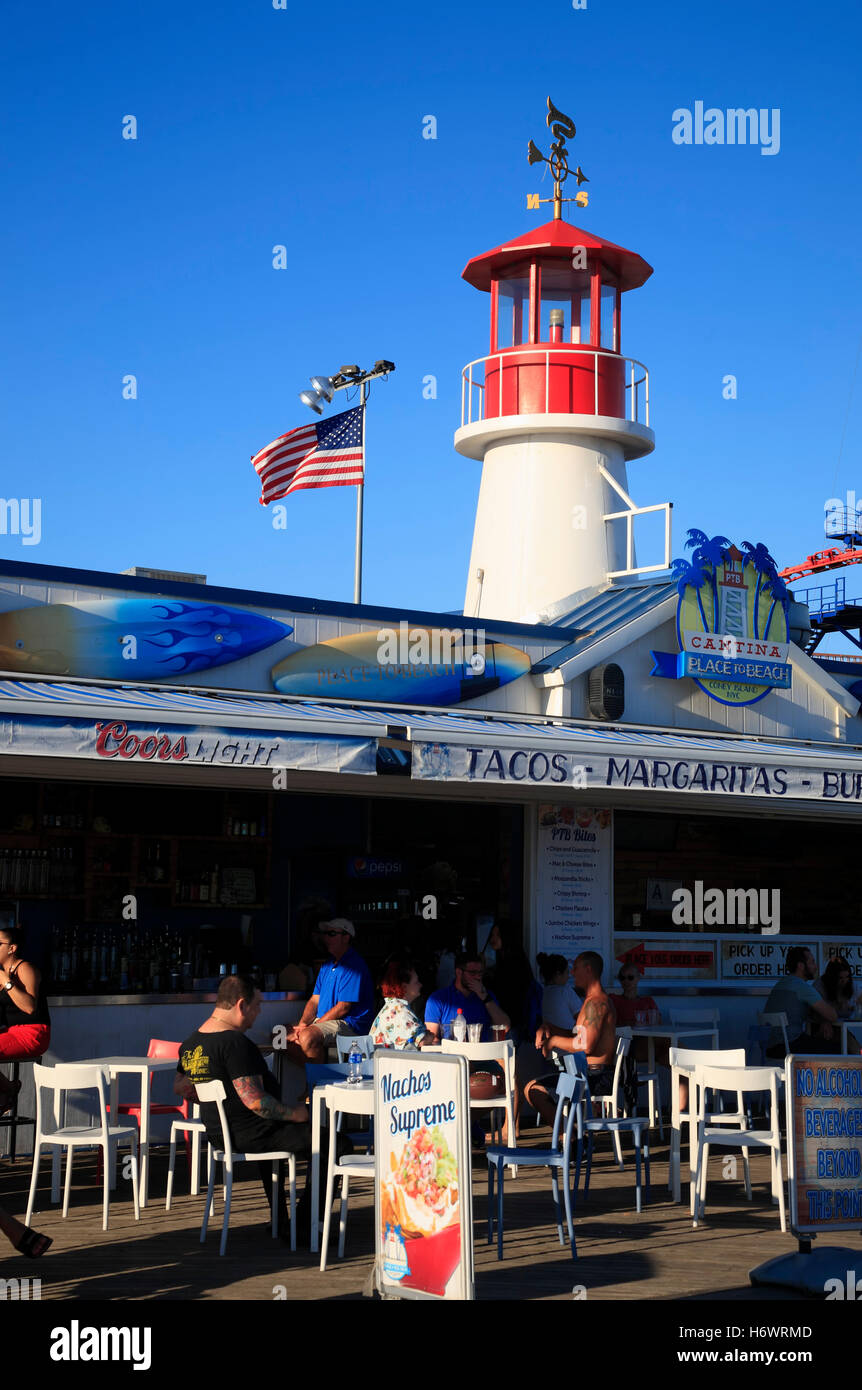 Promenade bar hi-res stock photography and images - Alamy