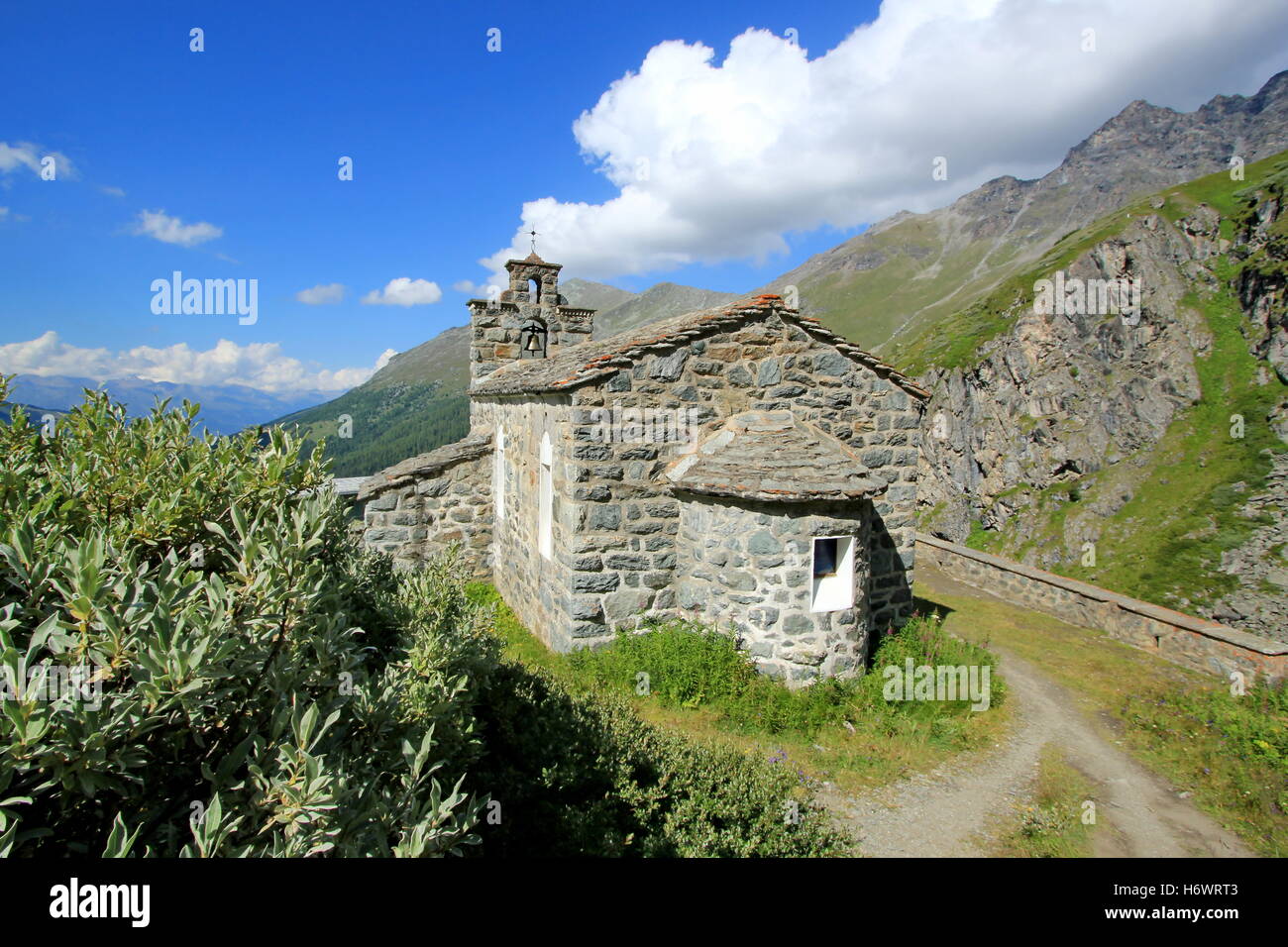 Churches of the alps hi-res stock photography and images - Alamy